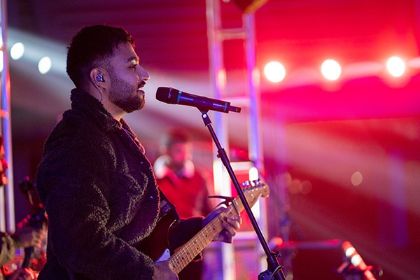 Red Bull held its first concert on wheels in Lahore and people cannot ...